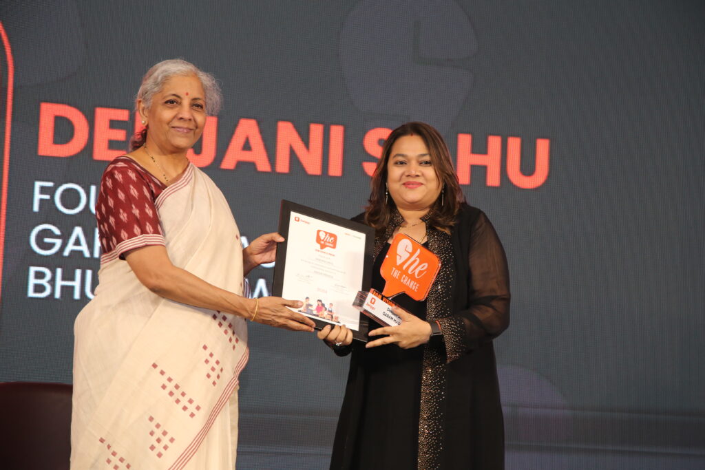 Debjani Sahu from Bhubaneswar felicitated by Smt. Nirmala Sitharaman ...