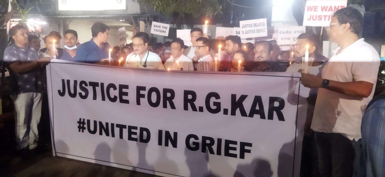 RG Kar rape and murder case: Shanti Hospital holds Candle light march ...